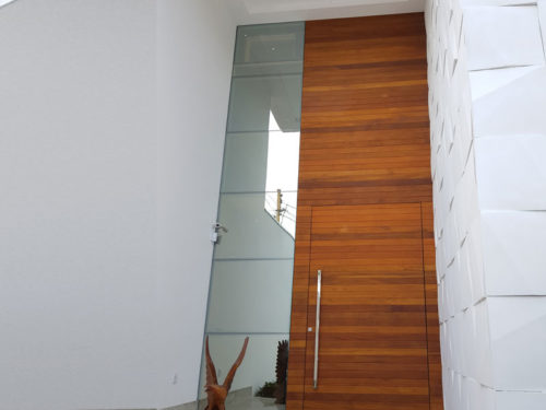 Portas Pivotantes com painel | Marcenaria e Madeireira em Ipatinga